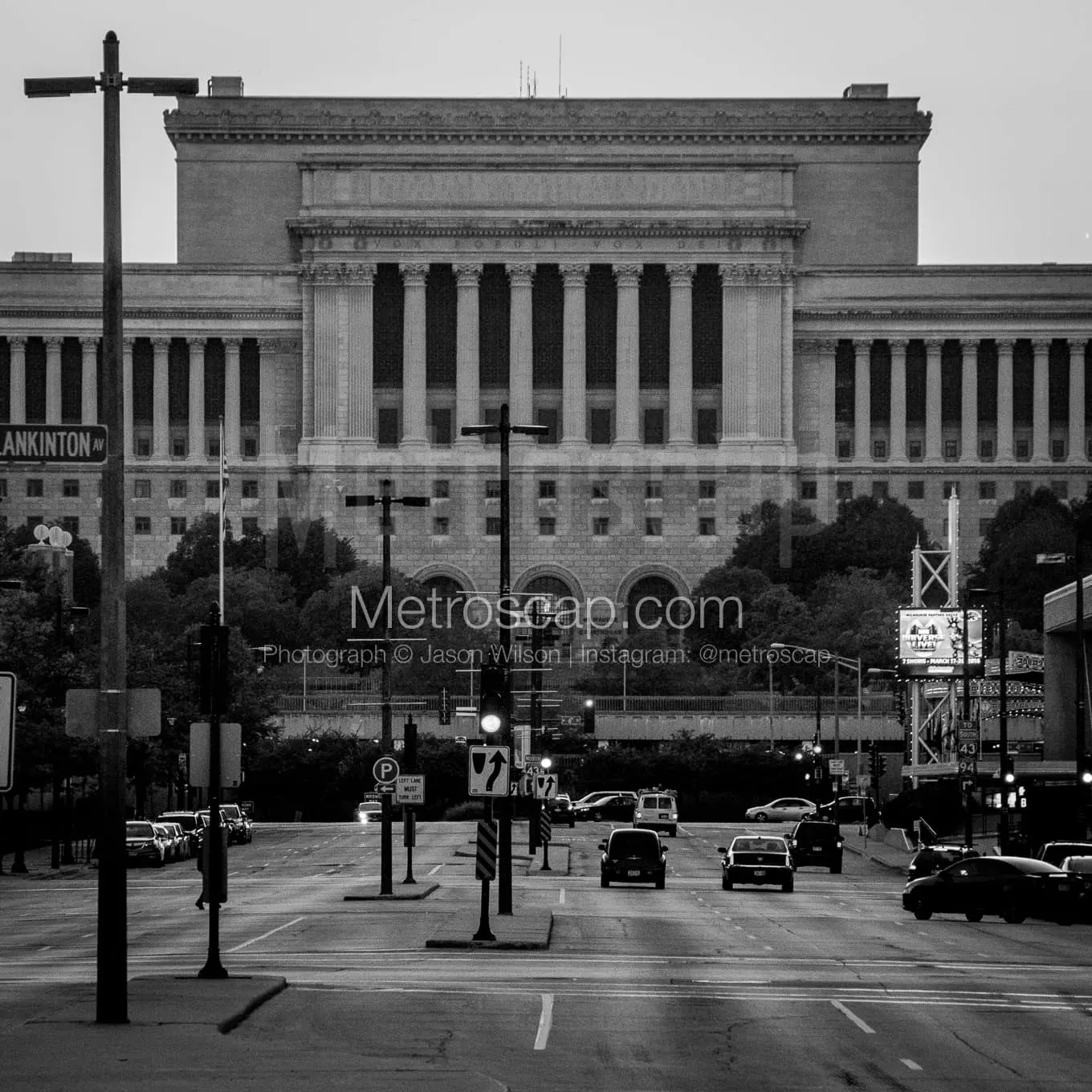 Milwaukee Photography Black and White: The Milwaukee County Courthouse