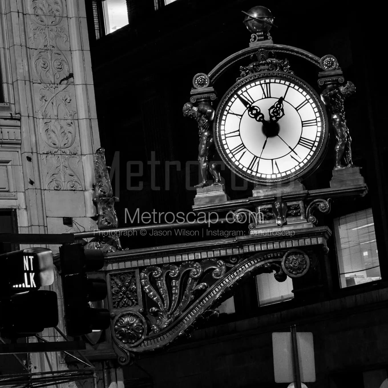 Pittsburgh Pictures Black and White: The Kauffmans Clock